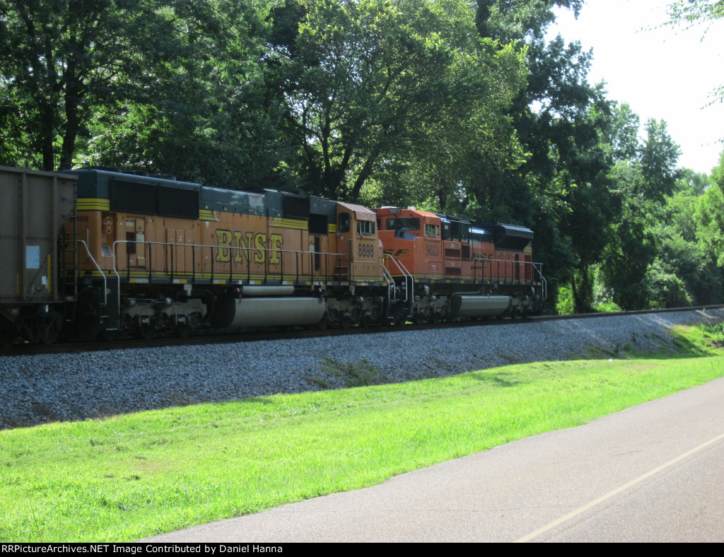 BNSF 8898 & 9023 are the DPU's on NS 739